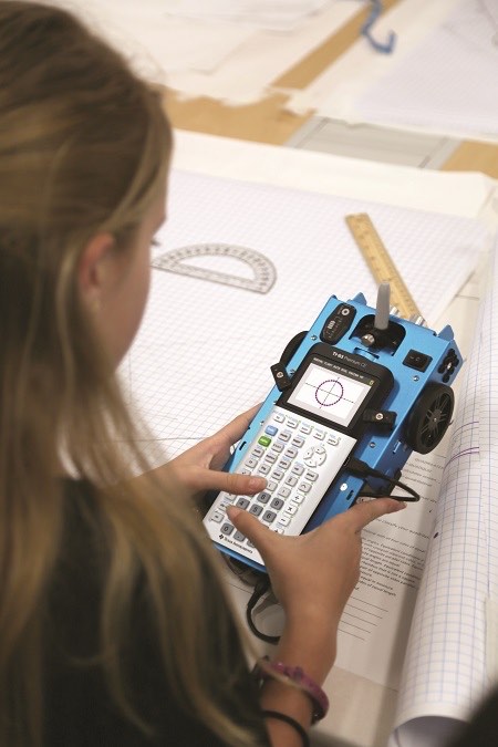 Texas Instruments présente son tout premier robot éducatif, le TI ...