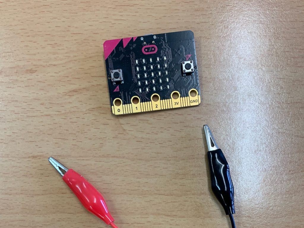 Micro:bit, une petite carte de programmation ludique au service de l ...