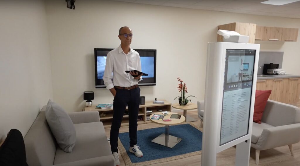 Robot Elodie de Wyca Robotics, un assistant pour les profs de Grenoble ...